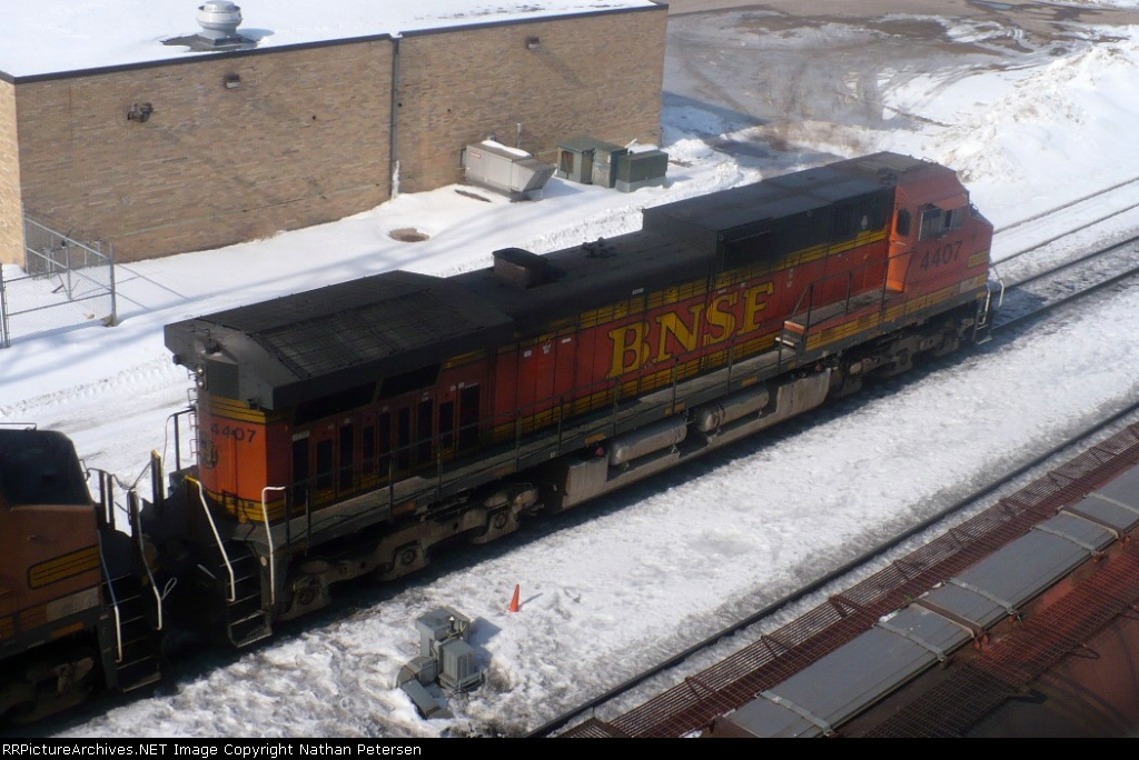 BNSF 4407